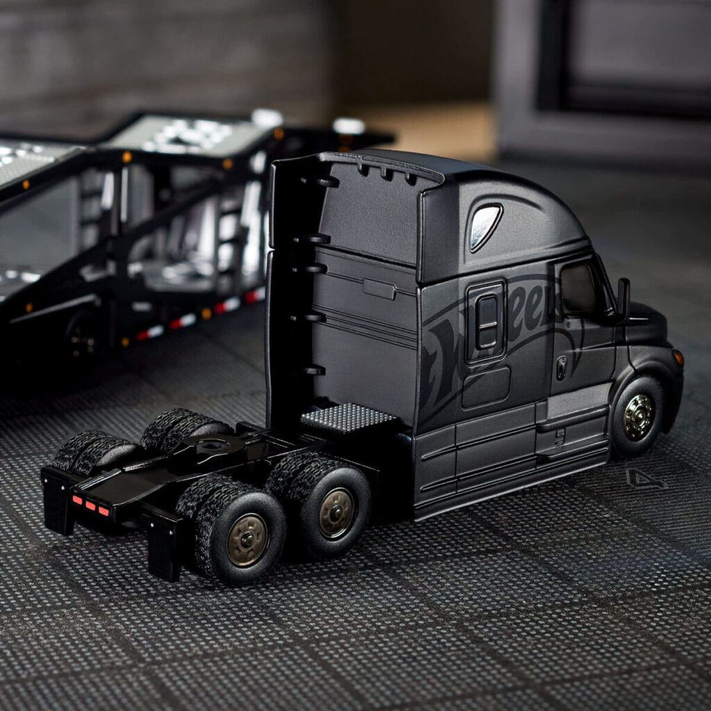 Hot Wheels Collectors Hot Wheels Elite 64 Freightliner Cascadia ...